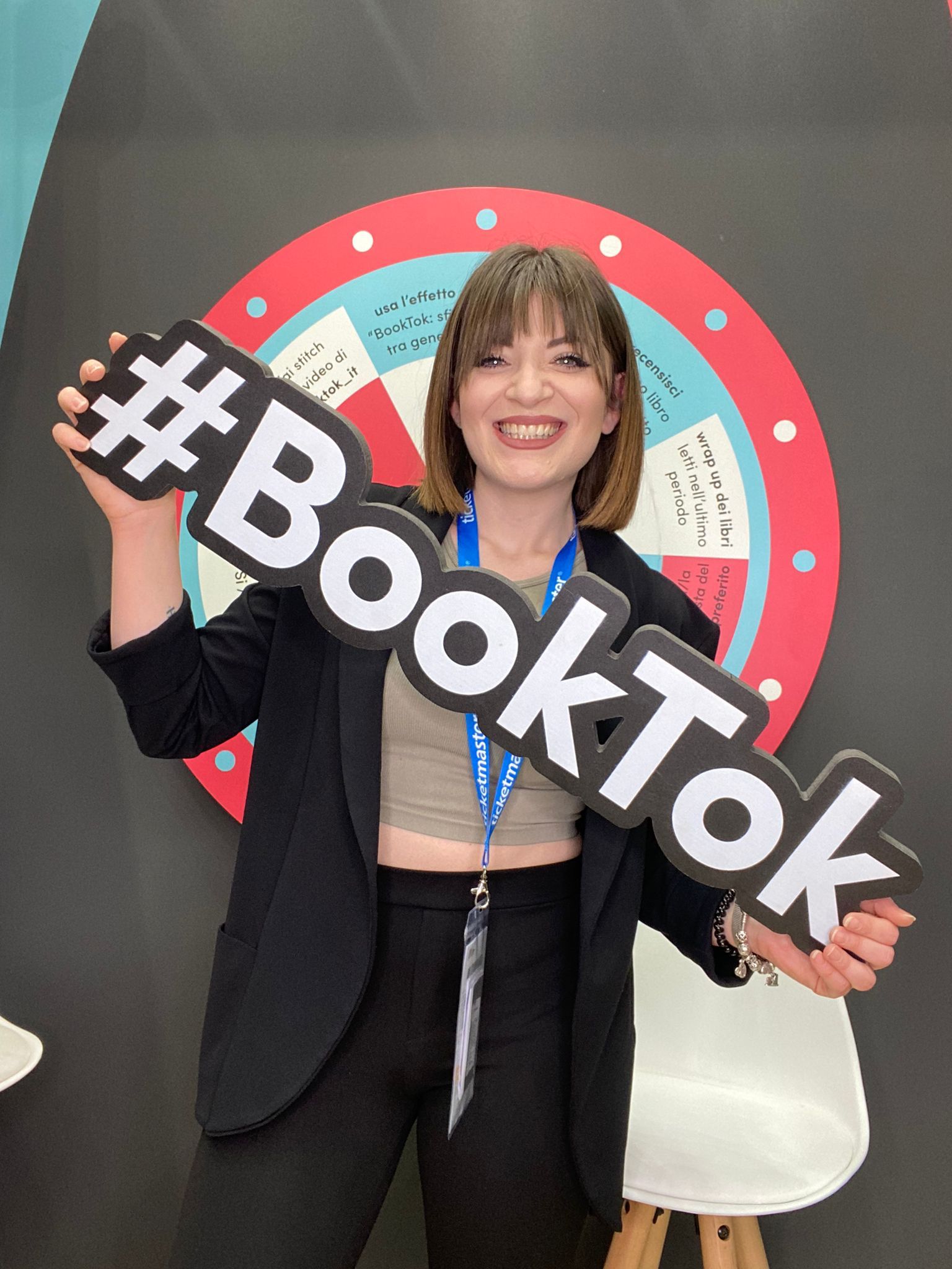 In migliaia al Salone del Libro per "attraversare lo specchio ...