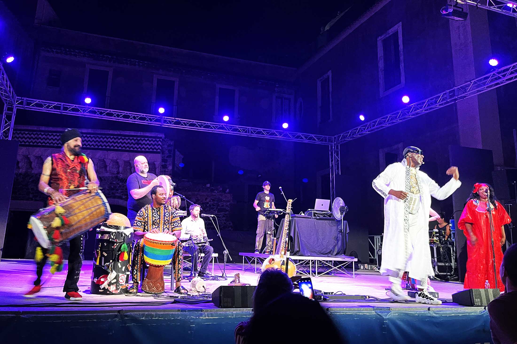 Afro Celt Sound System, un mix di folk celtico e ritmi afro-blues ...